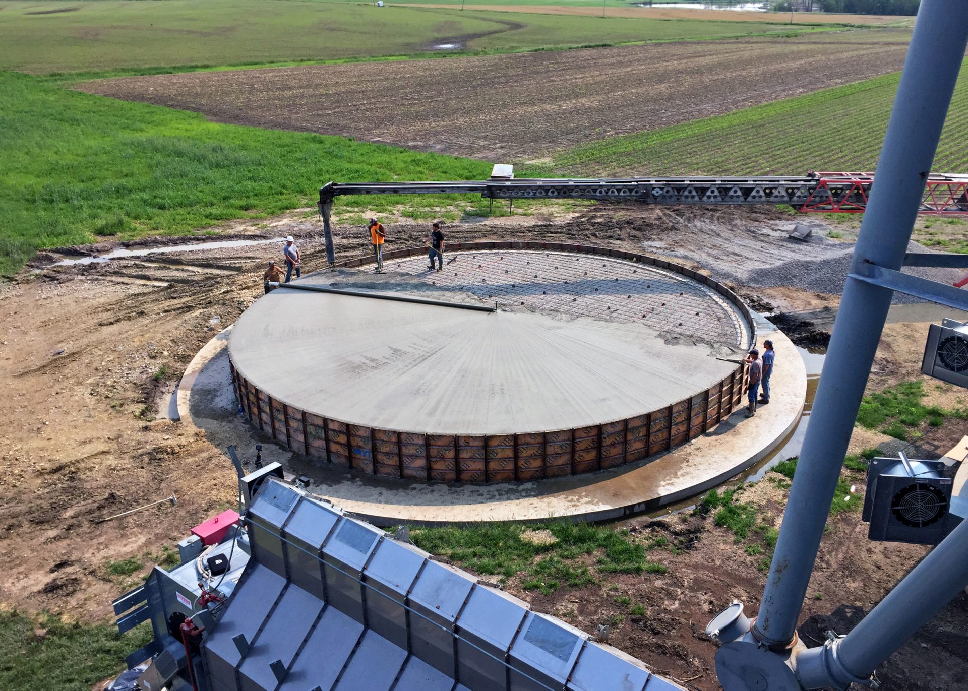 Screeding a Circular Grain Bin Pad | Rural Builder